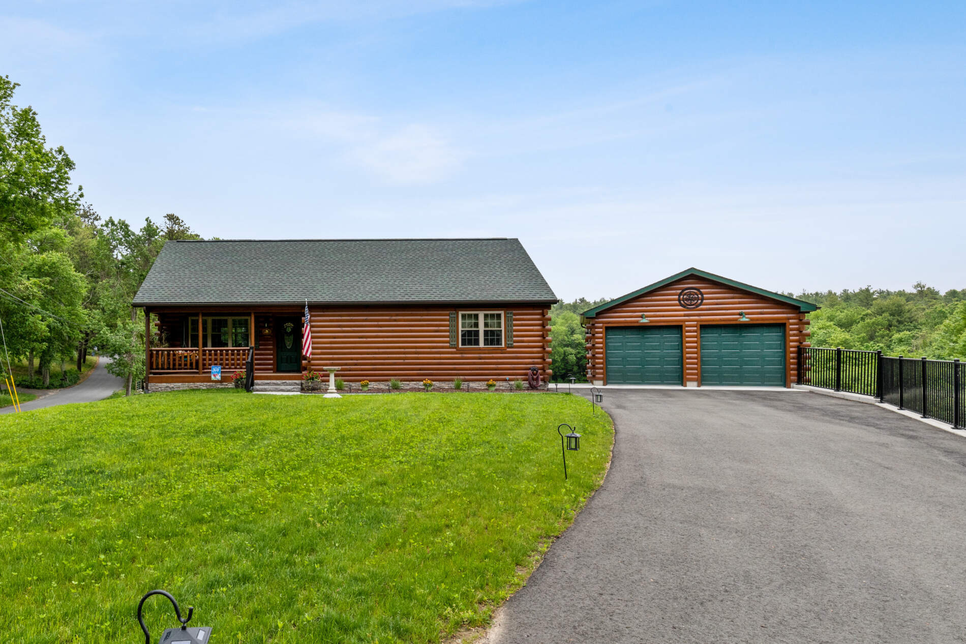 Frontier Log Homes | Frontier Log Cabin With Corner Porch