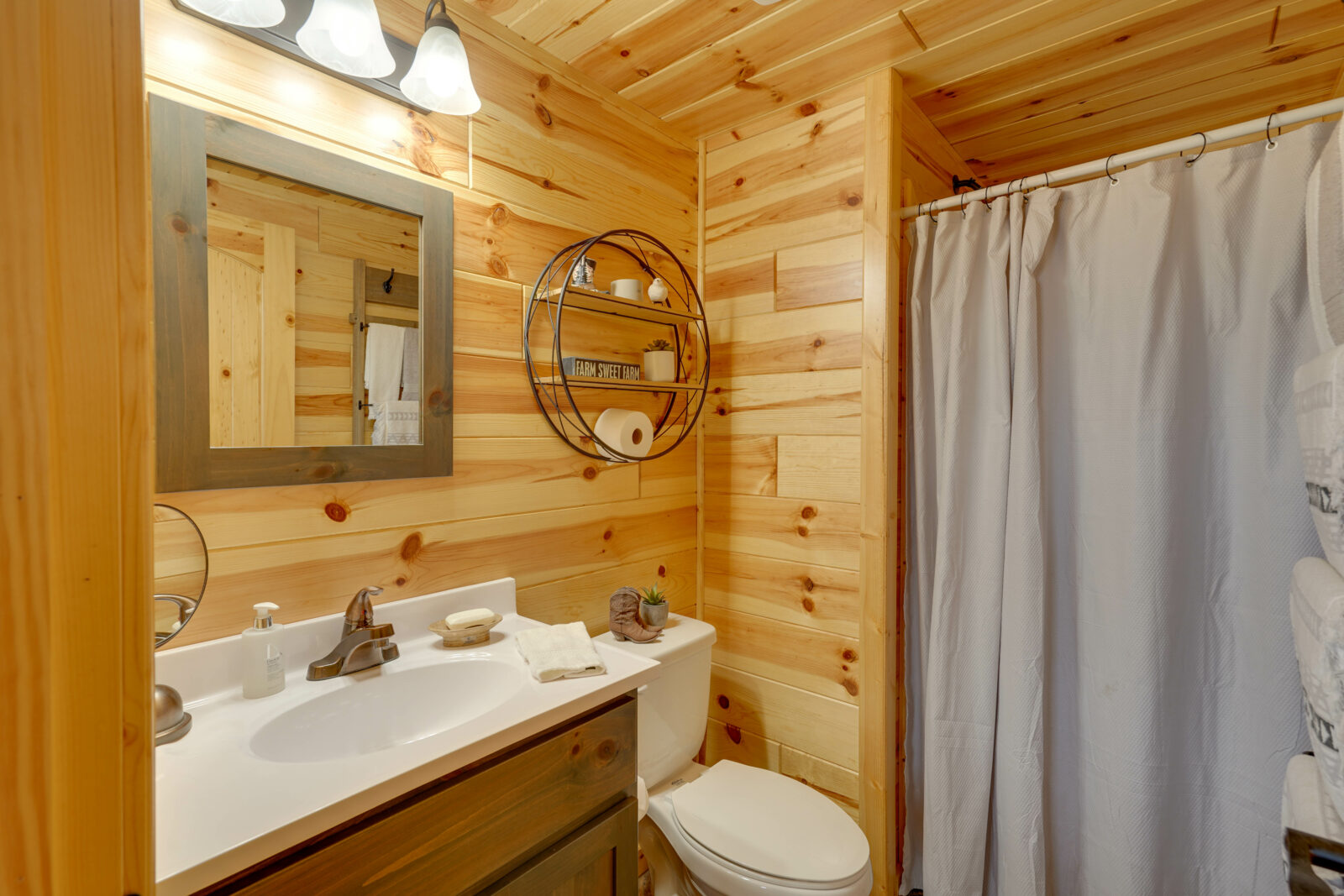 Beautiful Prefab Cabin In Adel IA | Zook Cabins